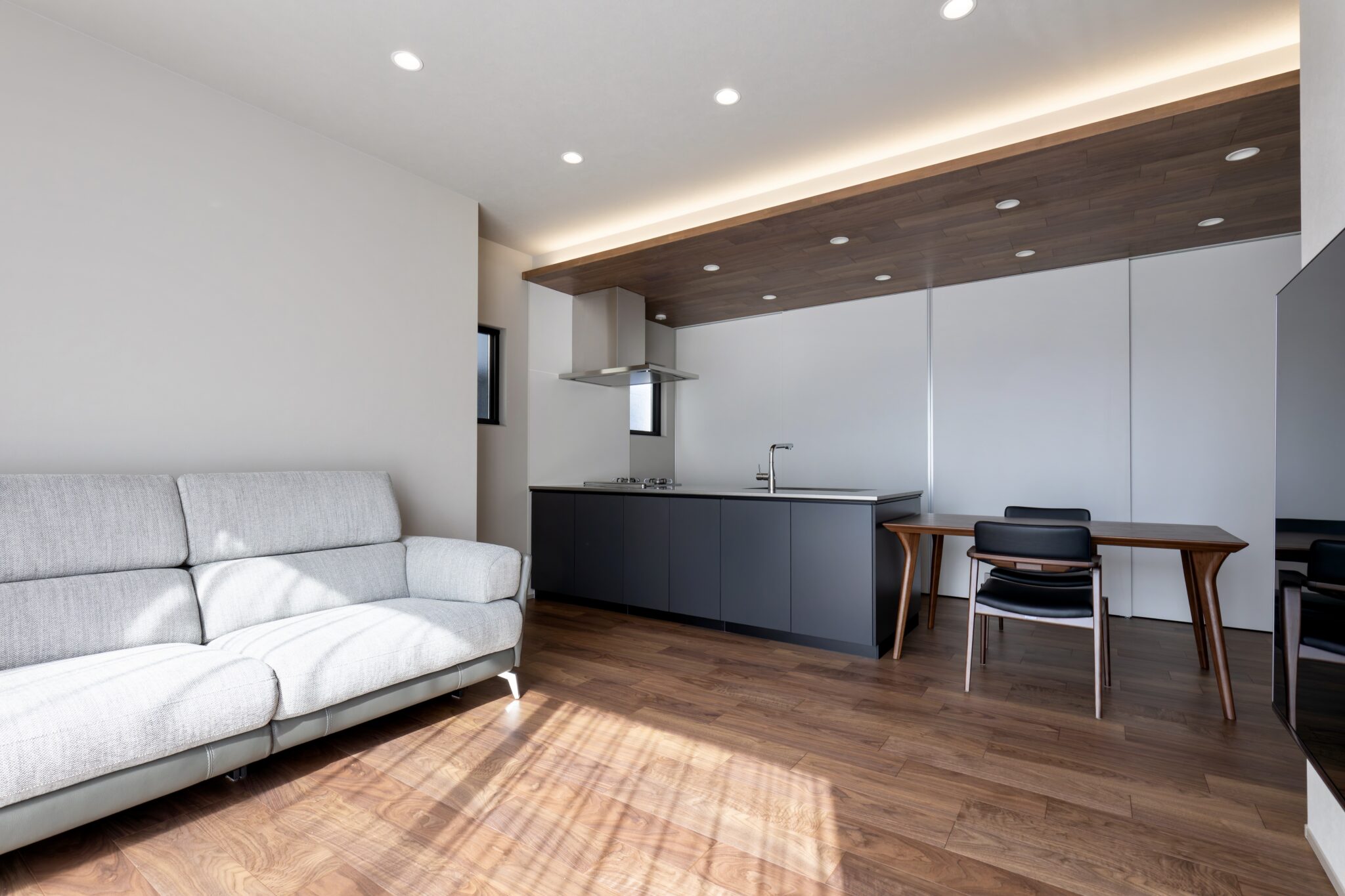 アイランドキッチンがモダンでお洒落ですね。